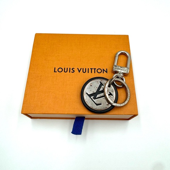 Louis Vuitton | Accessories | Louis Vuitton Lv Circle Bag Charm Key ...